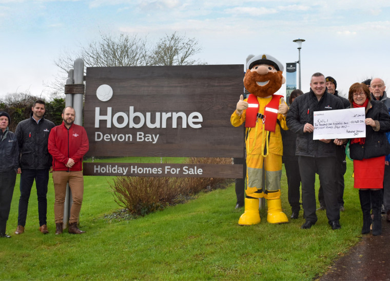 Devon Bay Raise Thousands | Hoburne Holidays